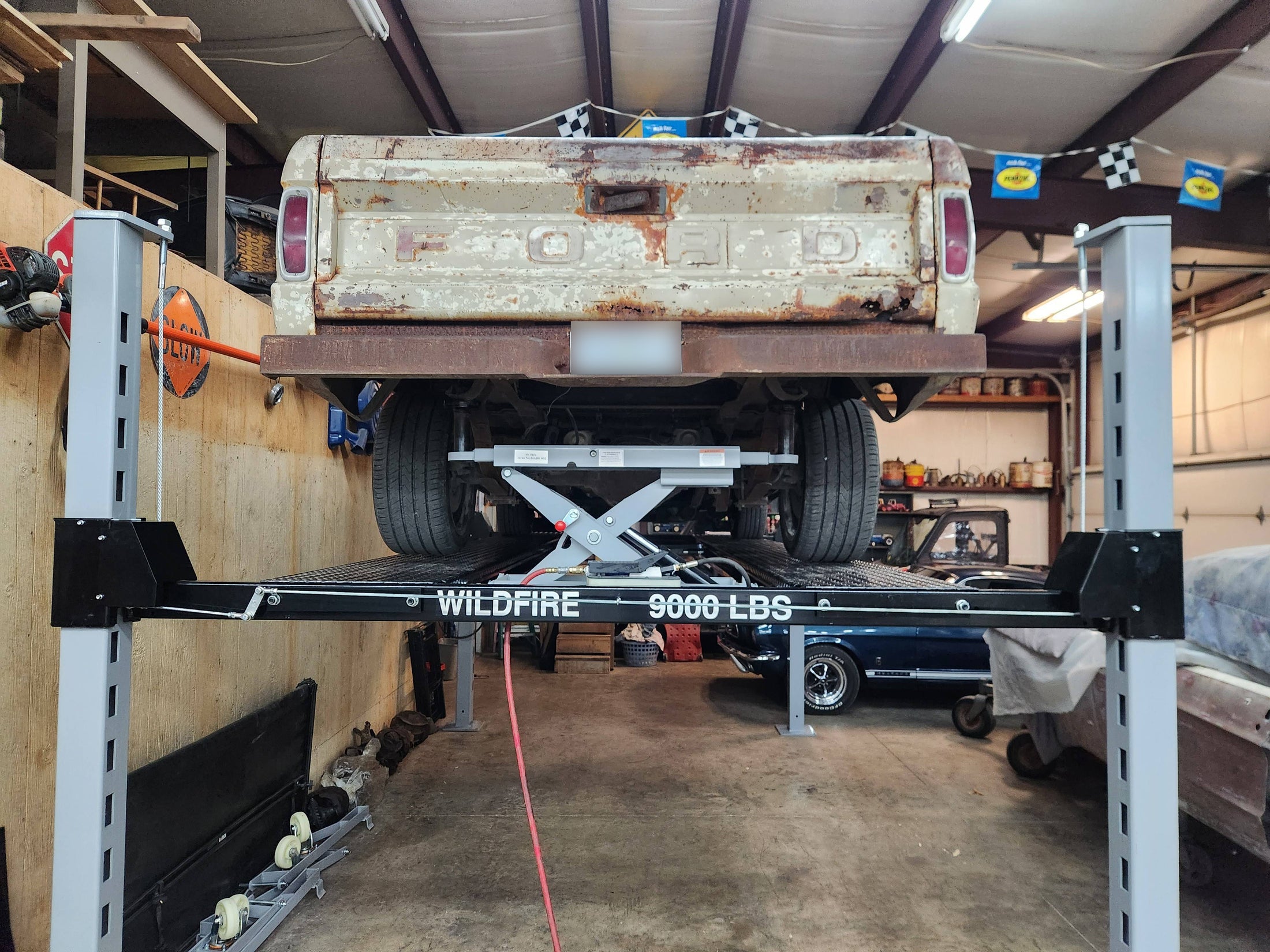 Wildfire 4500lb Air Jack | Air Over Hydraulic Bridge Jack for Lifts ...