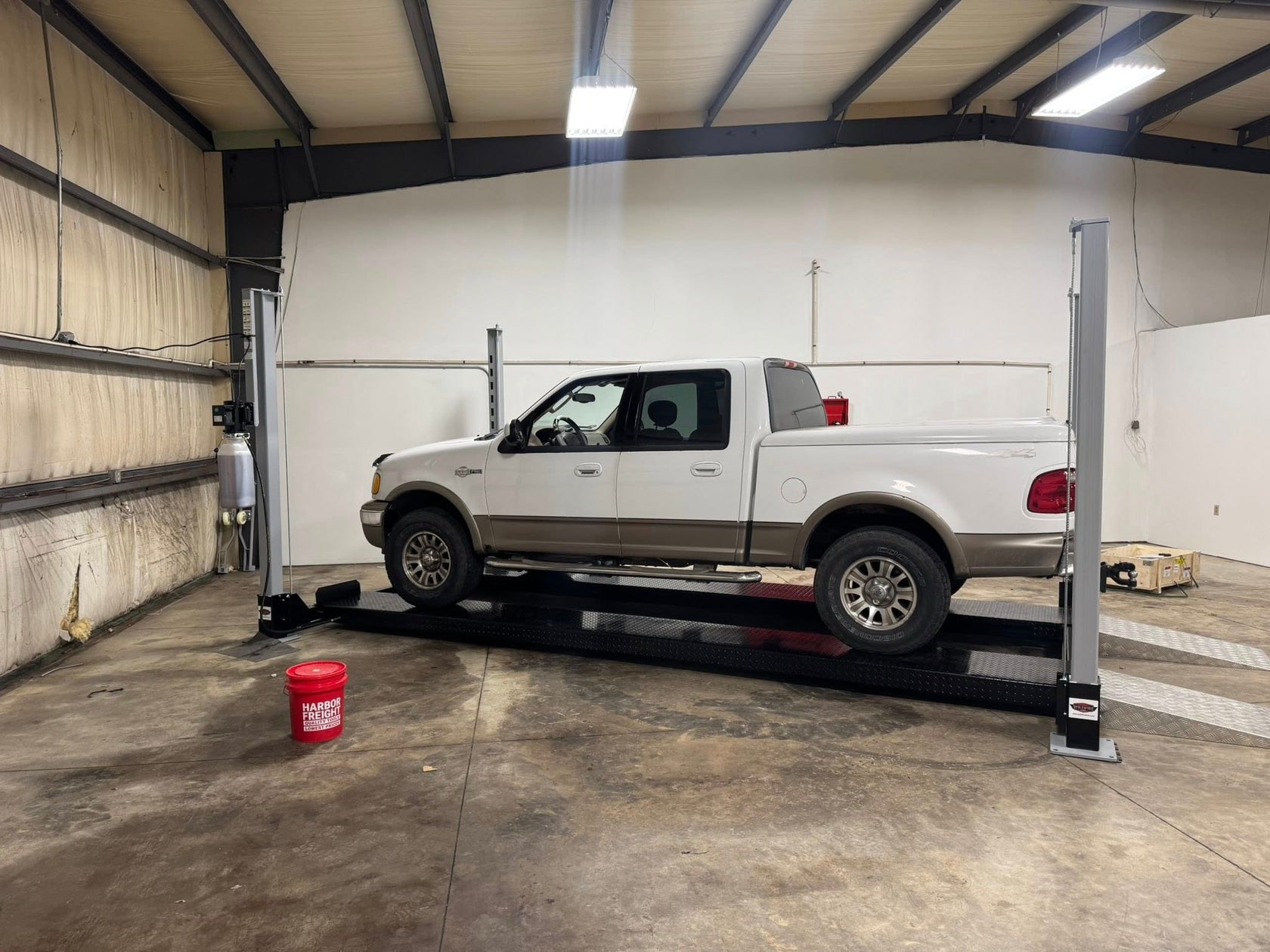 Wildfire 12000 Truck Lift | Heavy Duty Vehicle Lift for Big Loads ...